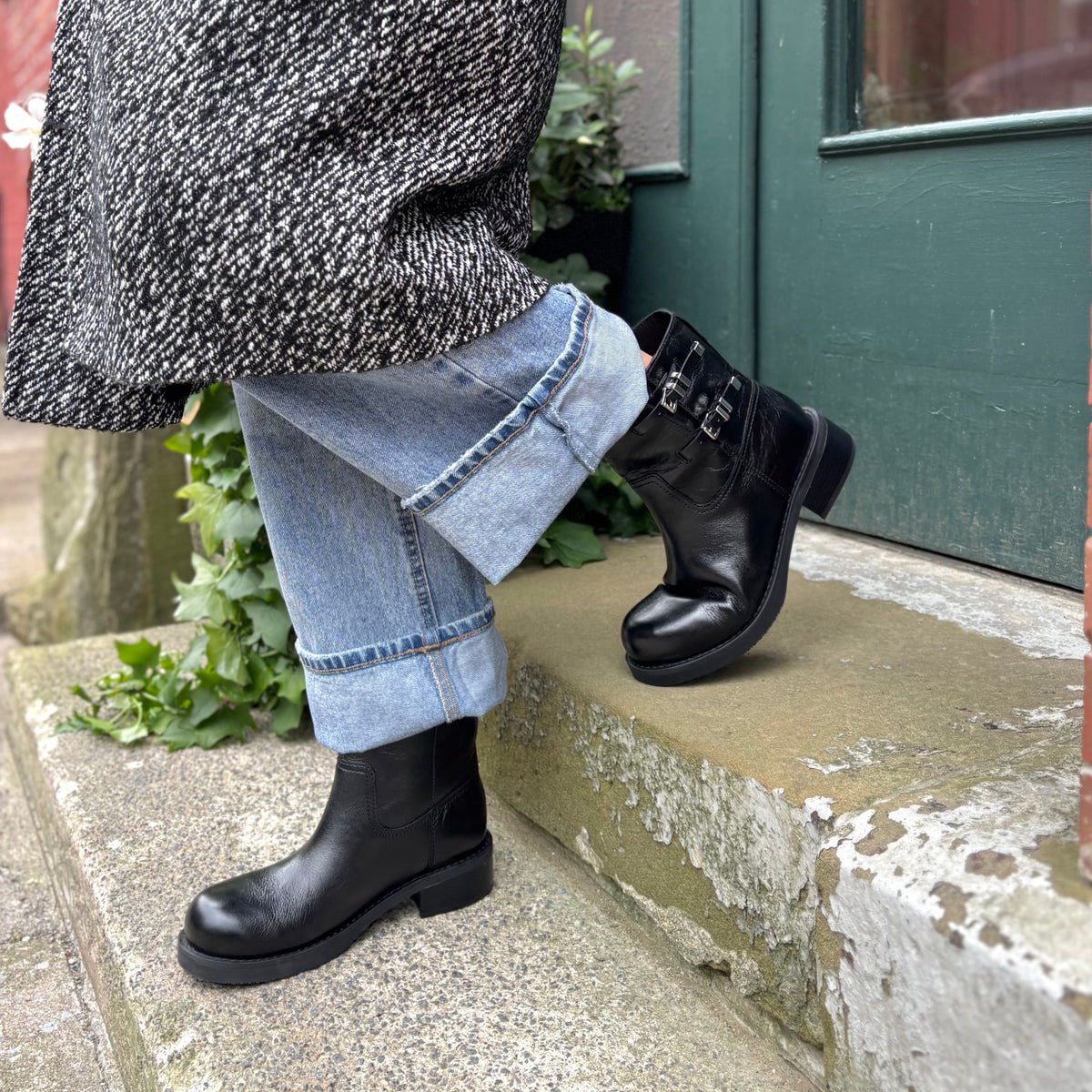 (取寄) マイケルコース レディース フラッツ ブーティ MICHAEL Michael Kors women Darrington Flat Bootie Brown/Black DARRINGTON_BOOT_2_1200x1200.