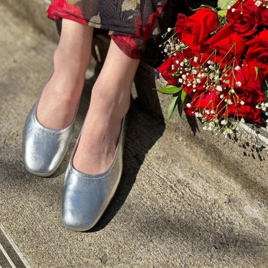 VAGABOND - JOLIN FLAT IN SILVER LEATHER - the Urban Shoe Myth
